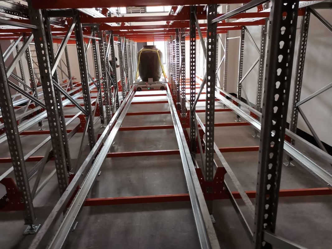 1200mm Wheel Type 1500Kg Shuttle Pallet Racking Heavy Duty